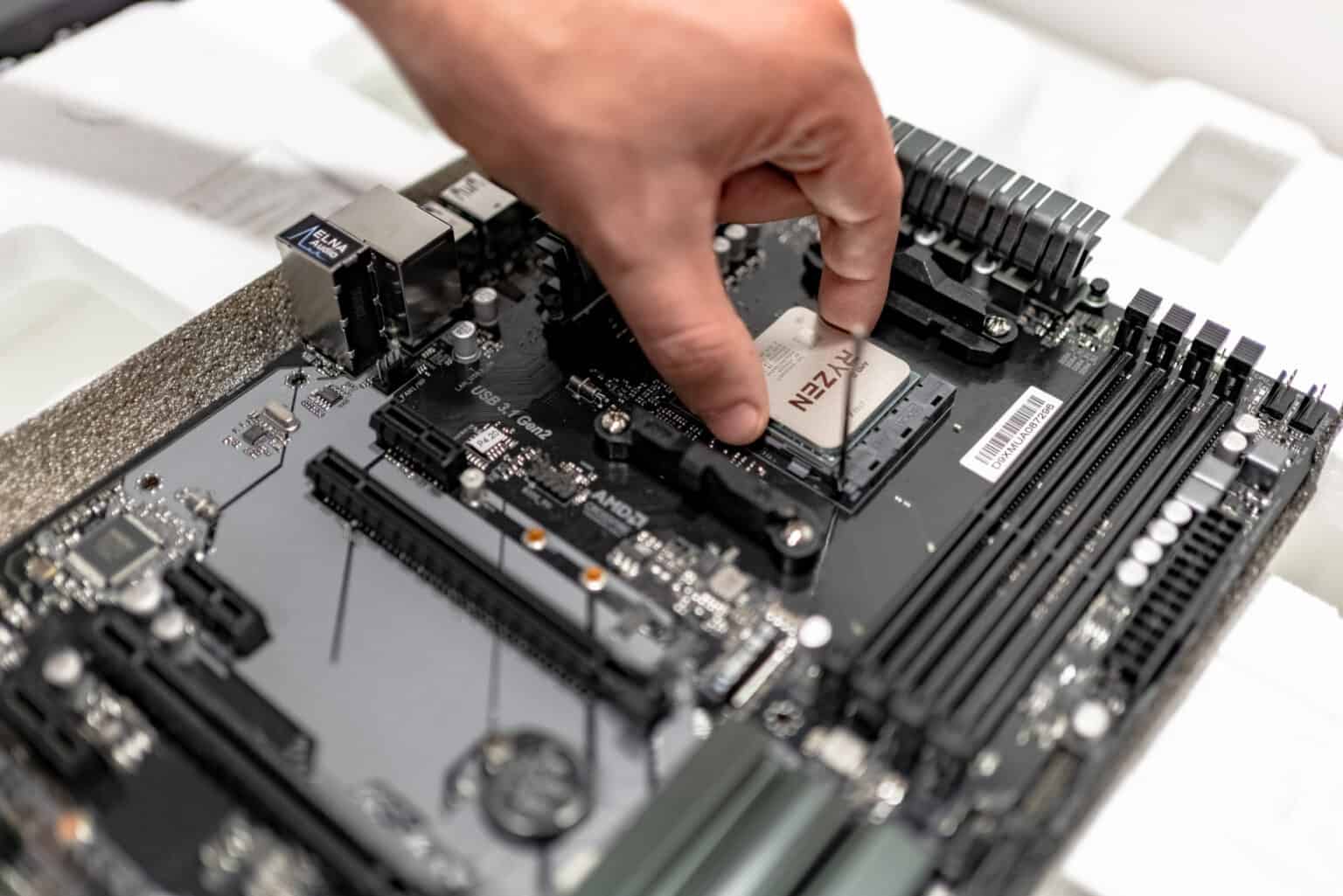 Common Computer Hardware Issues and How to Fix Them - GadgetMates